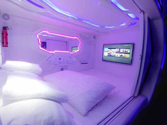 MET A Space Pod Bangkok - Futuristic Capsule Hostel Near Asok BTS