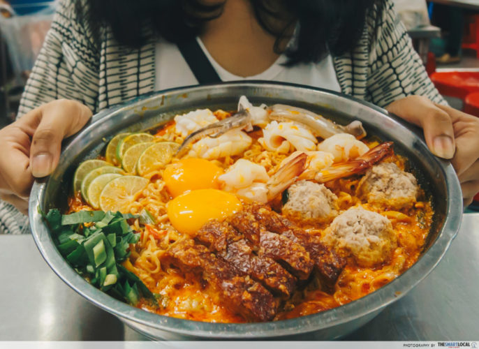 Jeh O Chula - The "Best" Tom Yum In Bangkok With Giant MAMA Noodles