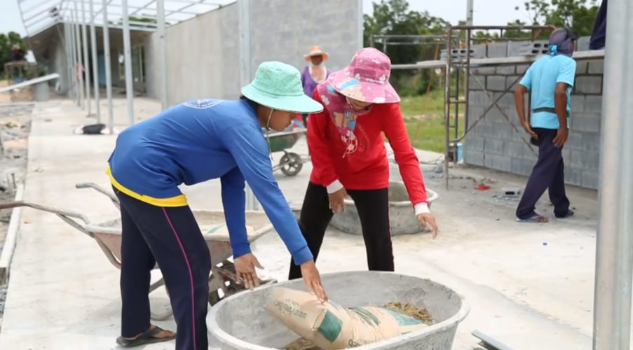 Teen Sisters Work As Construction Workers To Support Family In Thailand