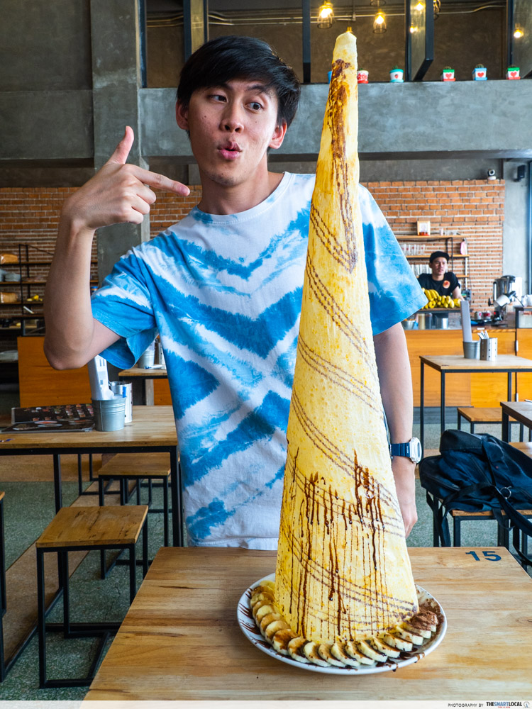 Ko Rotee In Bangkok Sells Giant Crispy Roti Desserts Under $3