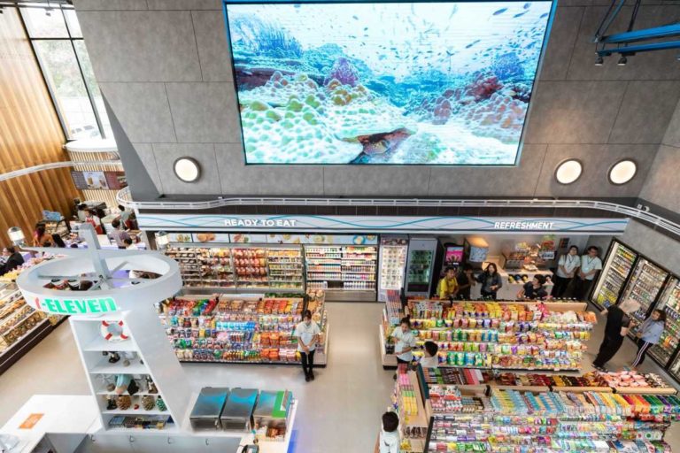 Thailand’s Biggest 7-11 In Pattaya Has 2 Levels & Looks Like Cruise Ship
