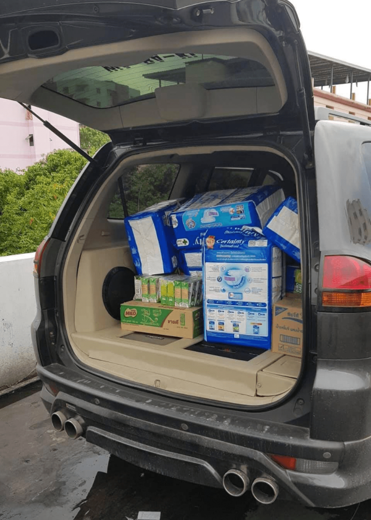 Delivery Staff Help Clean House & Buy Essentials For Disabled Customers