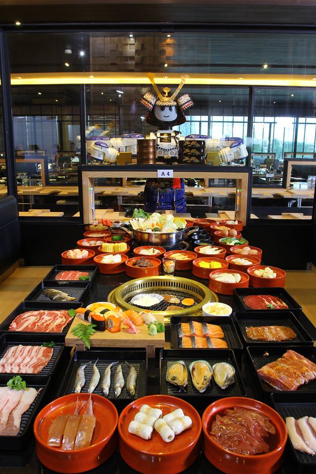 This Japanese Buffet Restaurant Has A Dancing Robot Who Waits Tables
