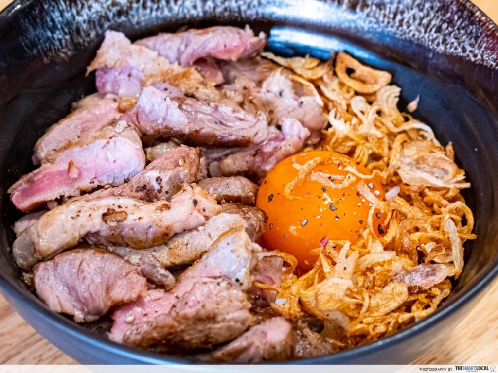 Jaw Nuea Bangkok Serves Beef Bowls From Just $5 And Is Open 24/7