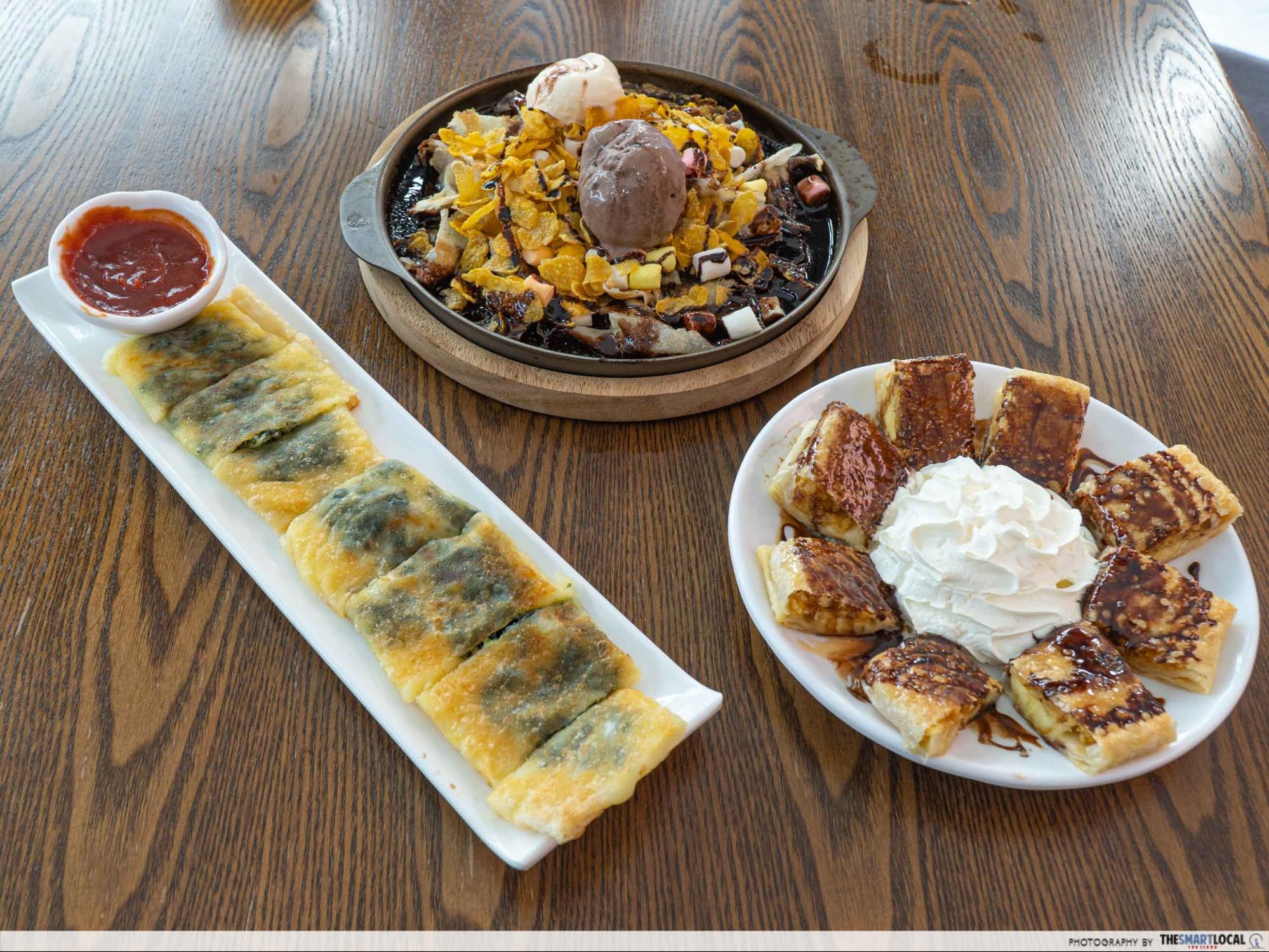 Roti Bear Has Roti Hot Pot and Banoffee And Opens Till 3AM