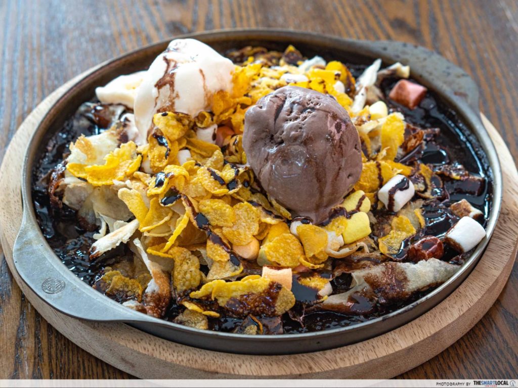 Roti Bear Has Roti Hot Pot and Banoffee And Opens Till 3AM