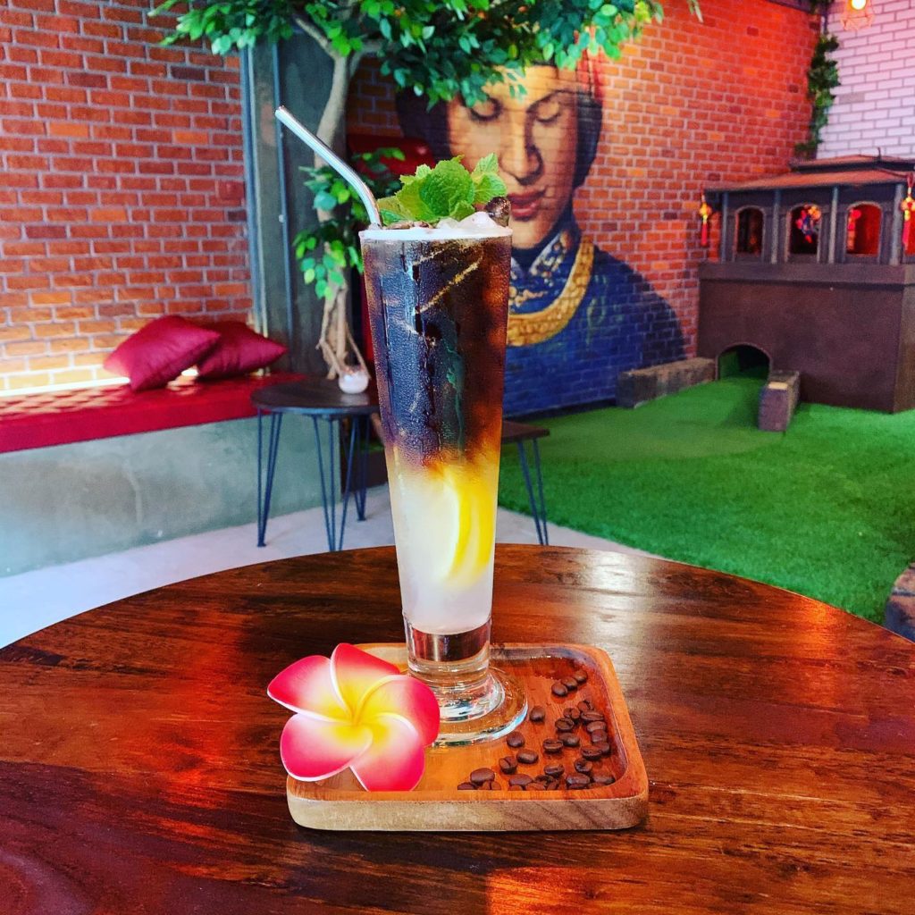You Can Play Mini Golf And Drink With Friends At This Bar In Bangkok