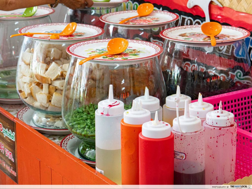 This Boat Noodle Shop Has Buffets With Tea And Desserts For Only ฿49