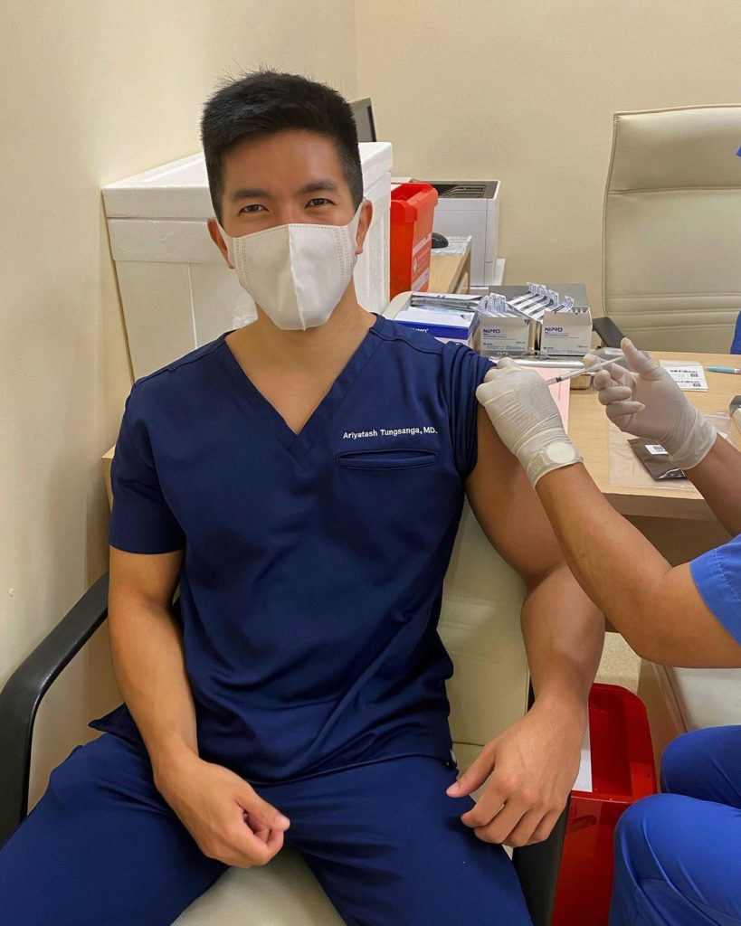 IG-Famous Doctor Helps Promote F&B Outlets For Free Amid Covid-19