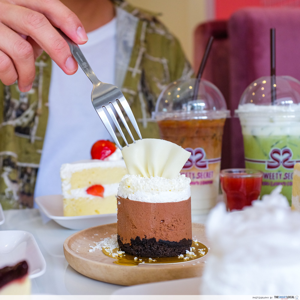Sweety Secret Has An Unlimited Dessert Buffet With Drinks For Only ฿259