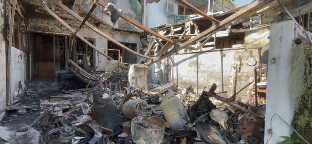 Cats Rescued From Burning House, Firefighters Praised For their Bravery