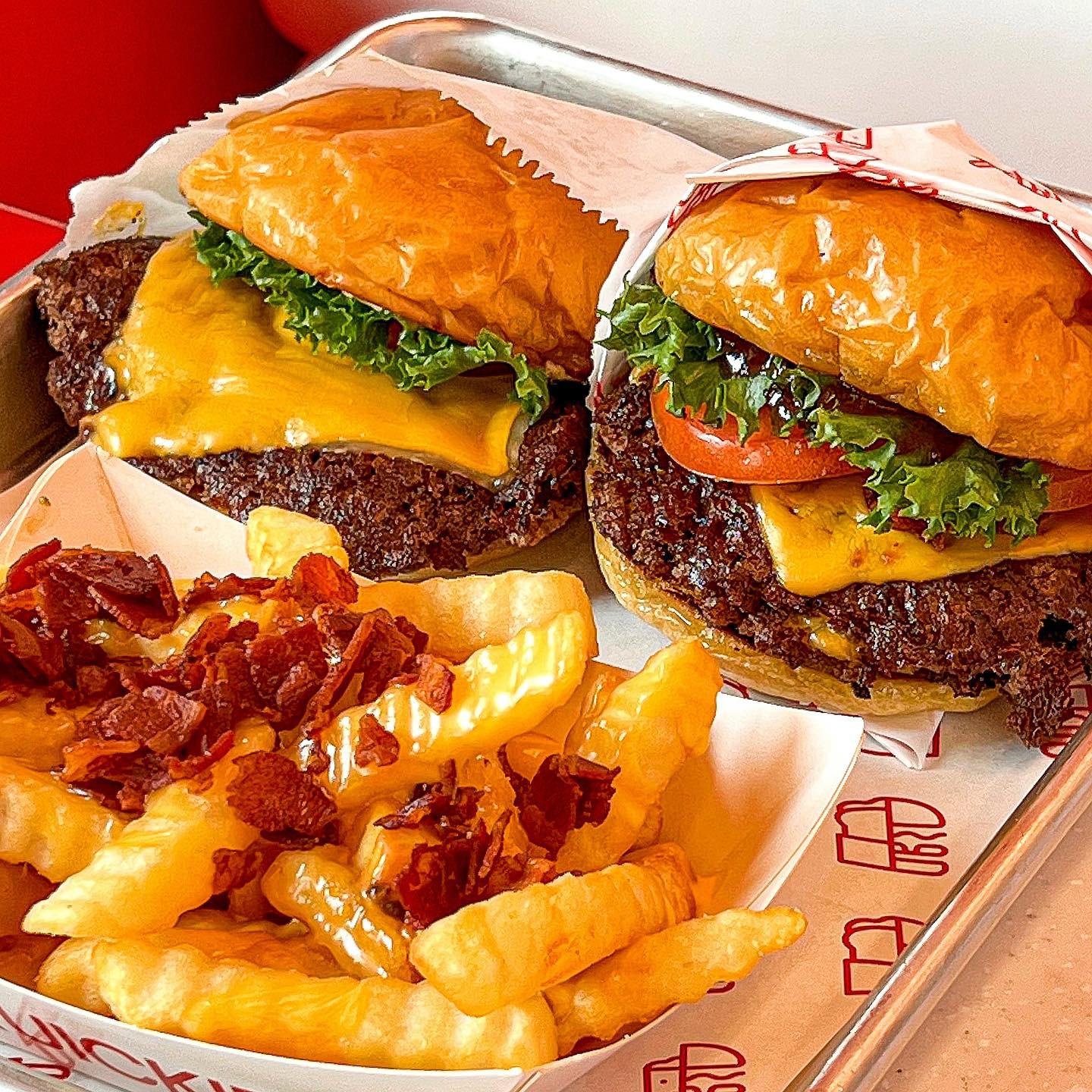 Quickie Bangkok Is A New 24/7 Burger Joint With 'In & Out' Vibes