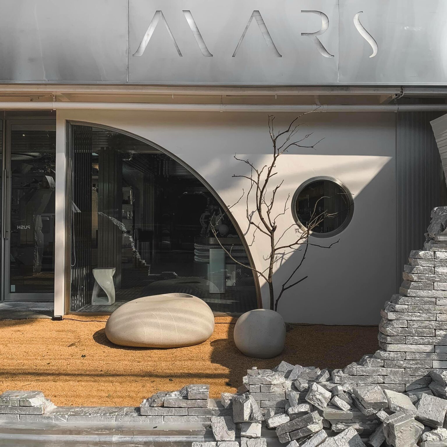 MARS.cnx Is A Mars-Themed Cafe With Spacecraft & Mini Grand Canyon