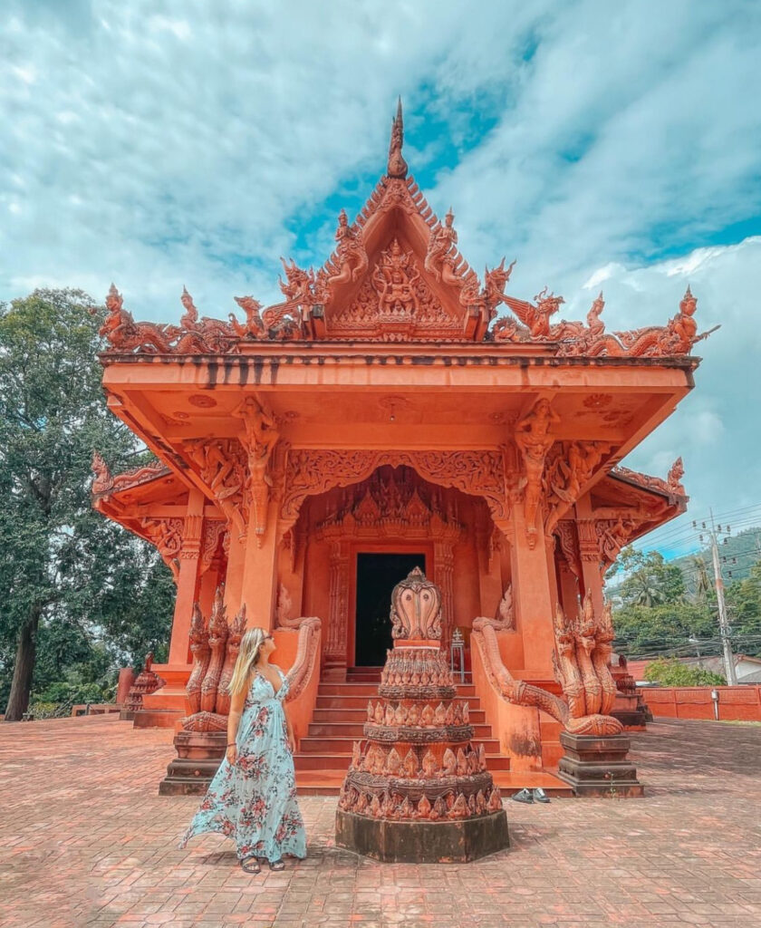 8 Temples In Thailand Reppin' The Rainbow For Your IG Feeds