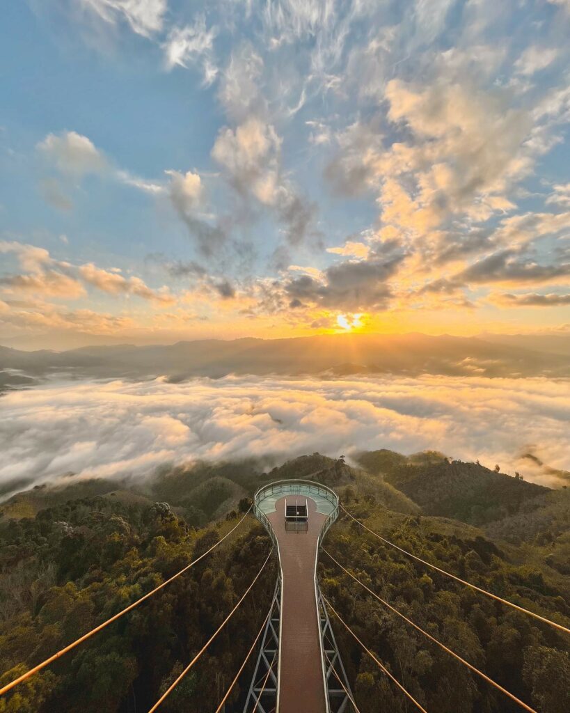 Skywalk Aiyerweng Lets You Walk Over The Mountains In Yala