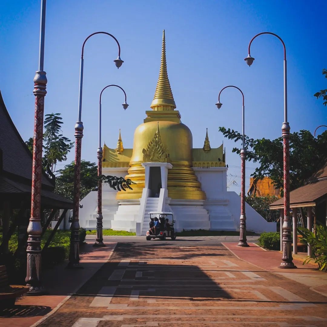 Legend Siam Pattaya: Theme Park With Retro Thai Houses & Boat Rides