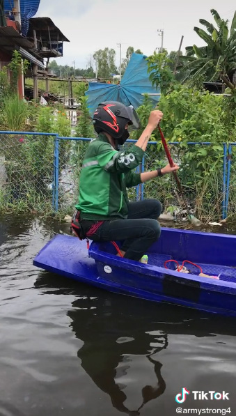Grab Driver Uses Boat To Deliver Food To Customers Despite Floods