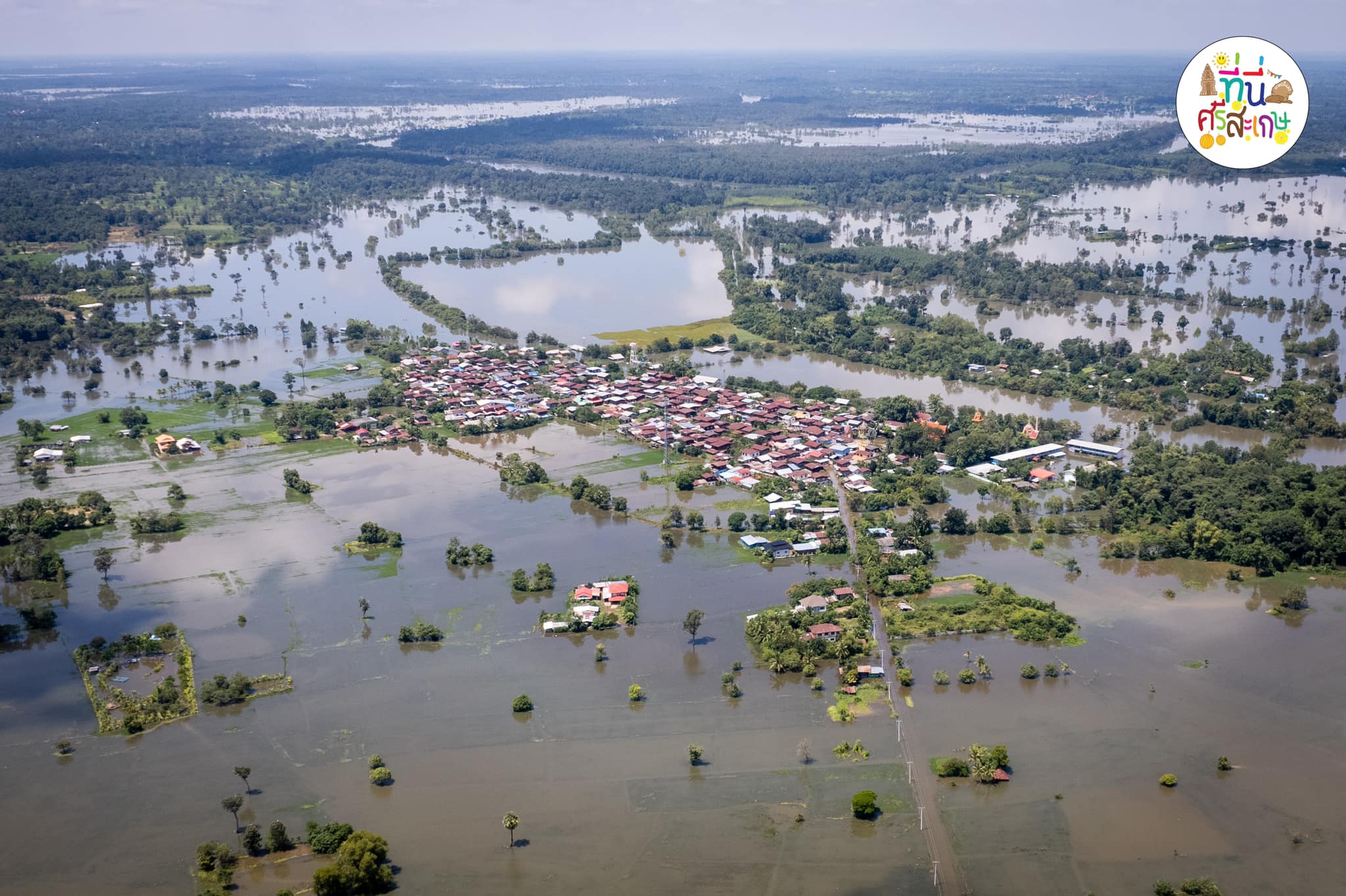 Si Sa Ket Gas Station Tops Up An Unexpected Visitor