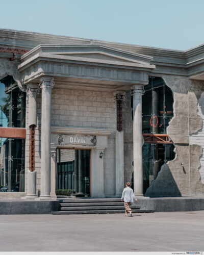 Davin Cafe Is A Specialty Coffee House That Reminds Us Of Money Heist