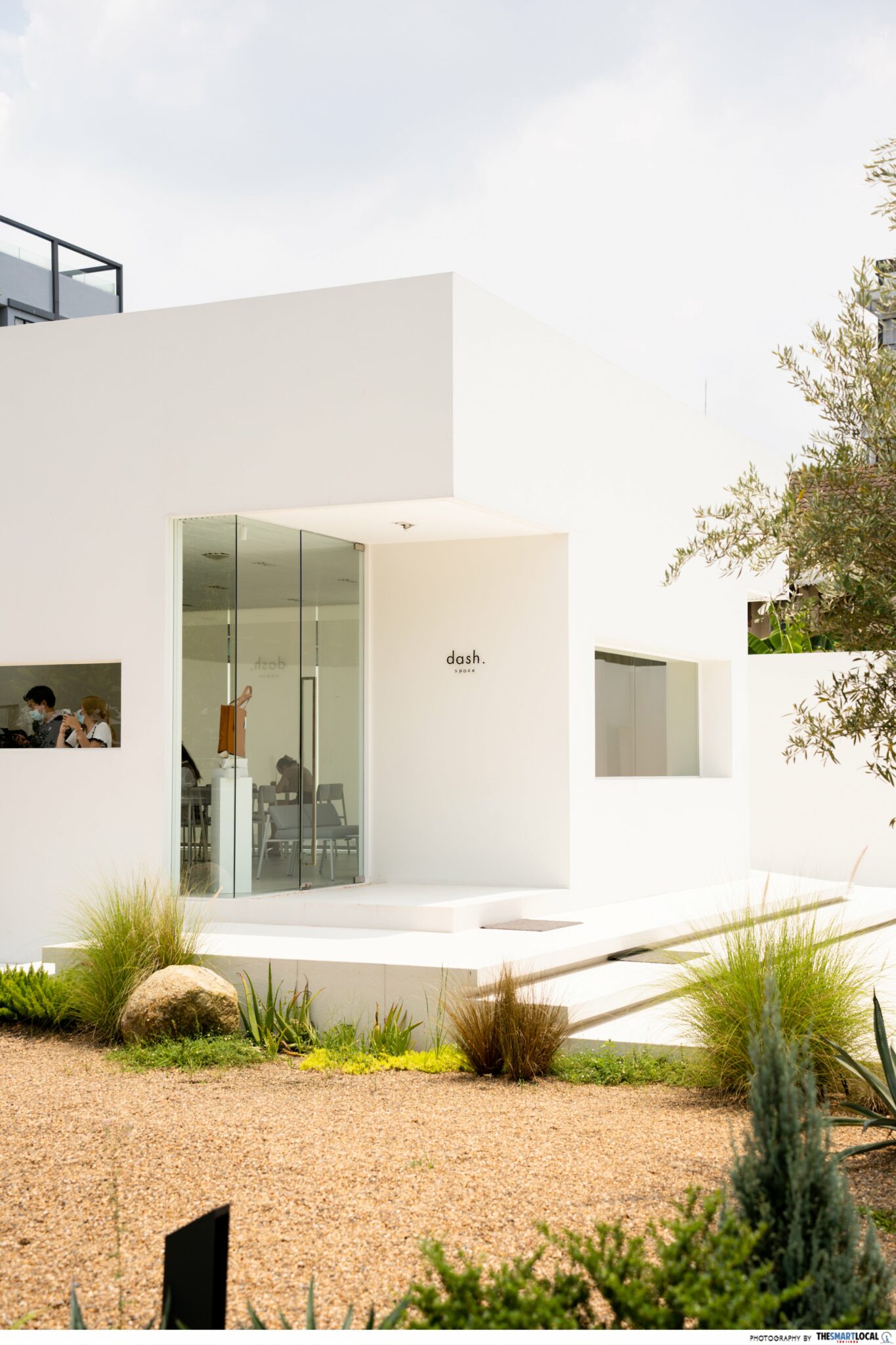 Dash Space Is An All-White Minimalist Cafe That Gives Desert Oasis Vibes