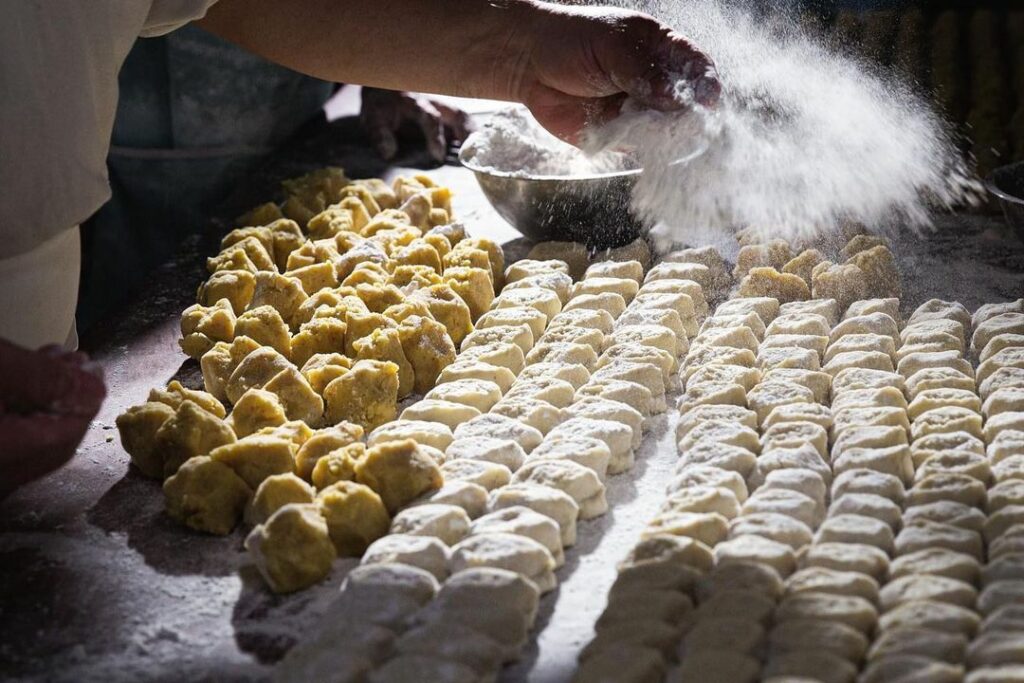 Gu Long Bao: Artisan Handmade Teochew Buns