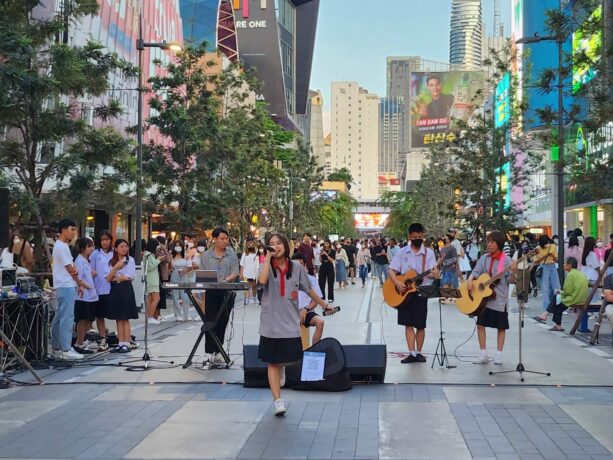 Wonderlights Spectacular: Month-Long Magic, Music, & Cosplay