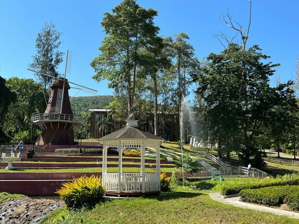 Strawberry Town: Mini-Netherlands With A Lovely Garden & Photo Spots