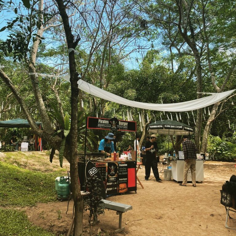 Bayon Thasai, Chonburi: Camp In A Forested Spot Near A Stream