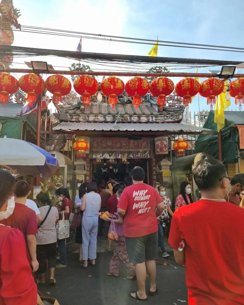 Rat Na Yot Phak 40 Years Serves Underrated Thai Noodle Dish