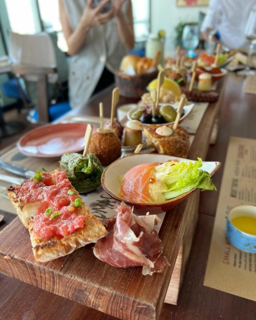 UNO MAS: High-rise Spanish Food With Mediterranean Vibes