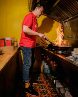 Phed Mark: Authentic Pad Krapao Shop In Ekkamai