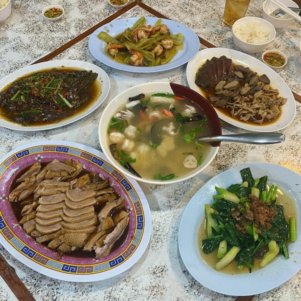 Tow Pochana: Hidden Restaurant With Delicious Braised Duck