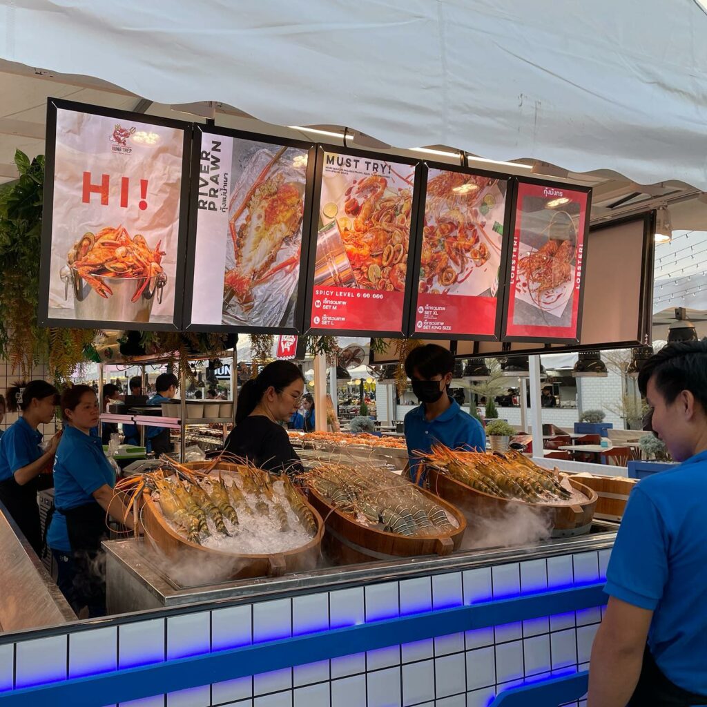 JODD FAIRS DanNeramit: Night Market With A Iconic Castle In Bangkok