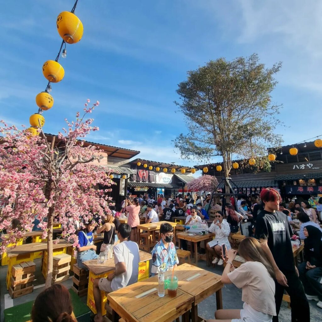 Bang Saen Fish Market: A Japanese Theme With Street Food & Photo Spots