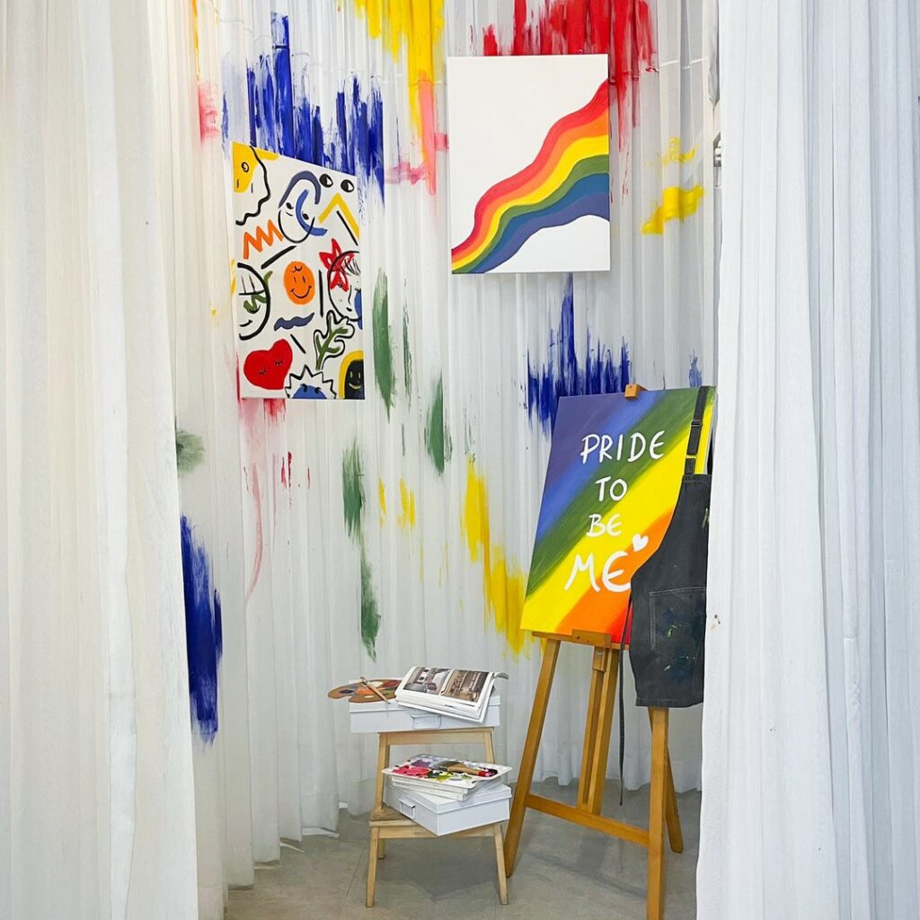 FUN Cafe Bangkok: Paint Your Edible Canvas Cake In A Minimalist Cafe