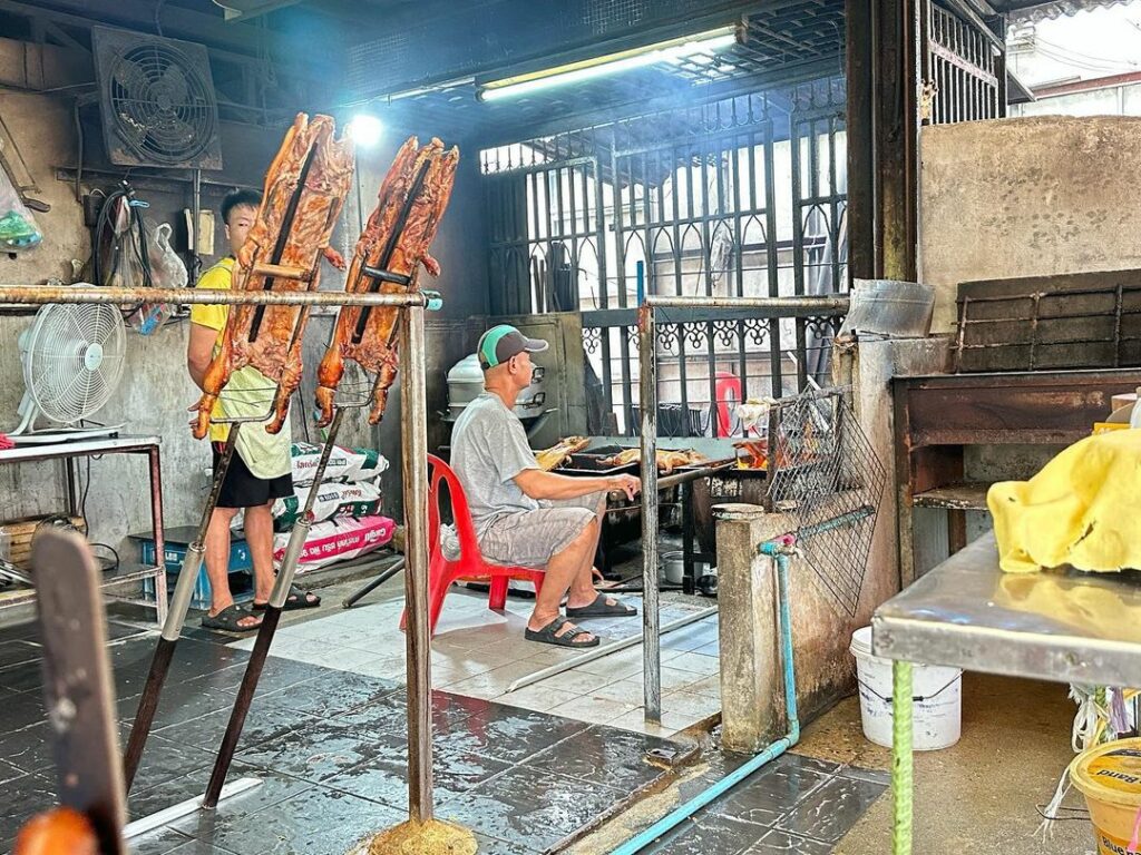 Moo Hun Song Pee Nong: Charcoal Roasting Pigs For Over 30 Years