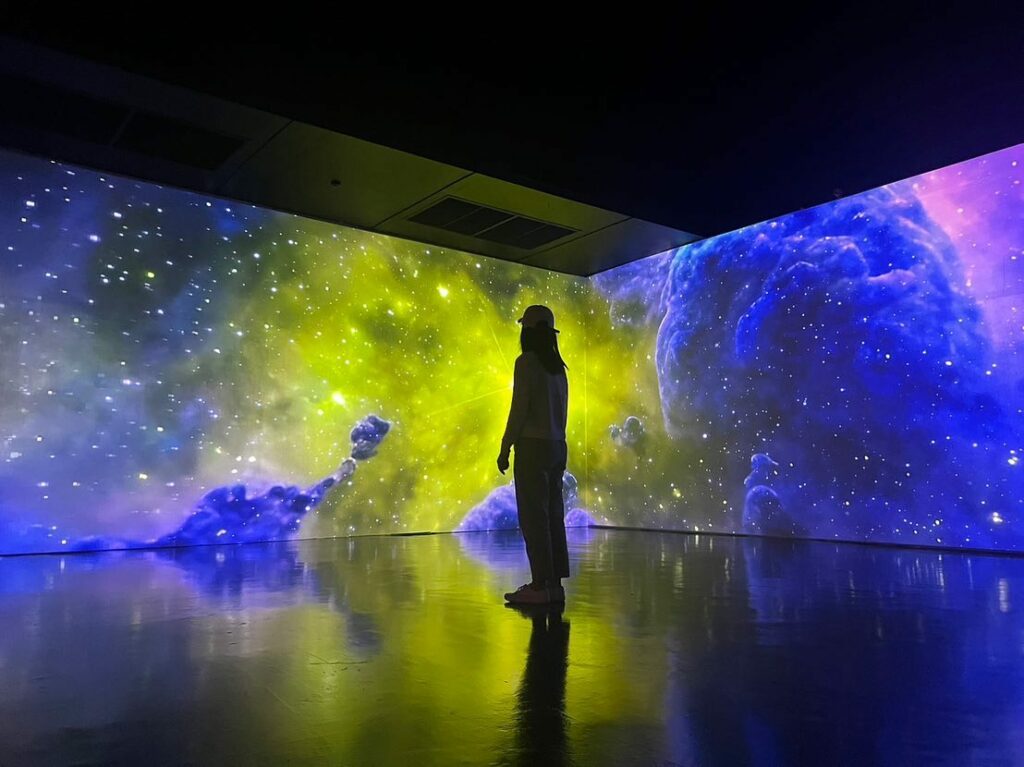 Lighting Art Museum & Balloon Garden: Digital Art & Photo Spots