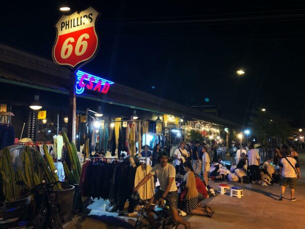 Srinakarin Train Night Market: Retro Vibe In A Warehouse