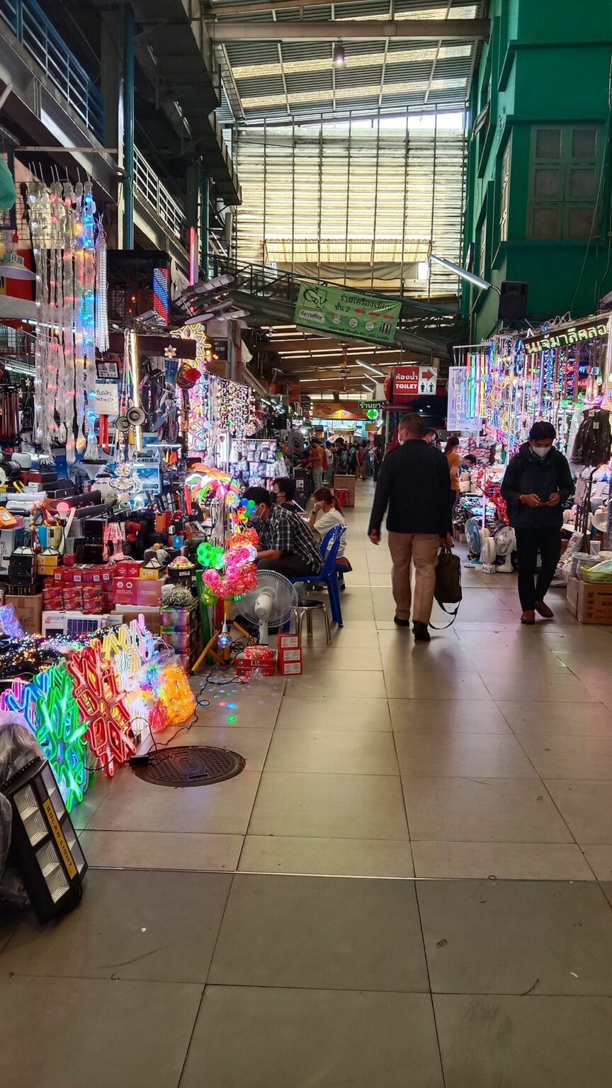 Khlong Thom (คลองถม) Center & Night Market