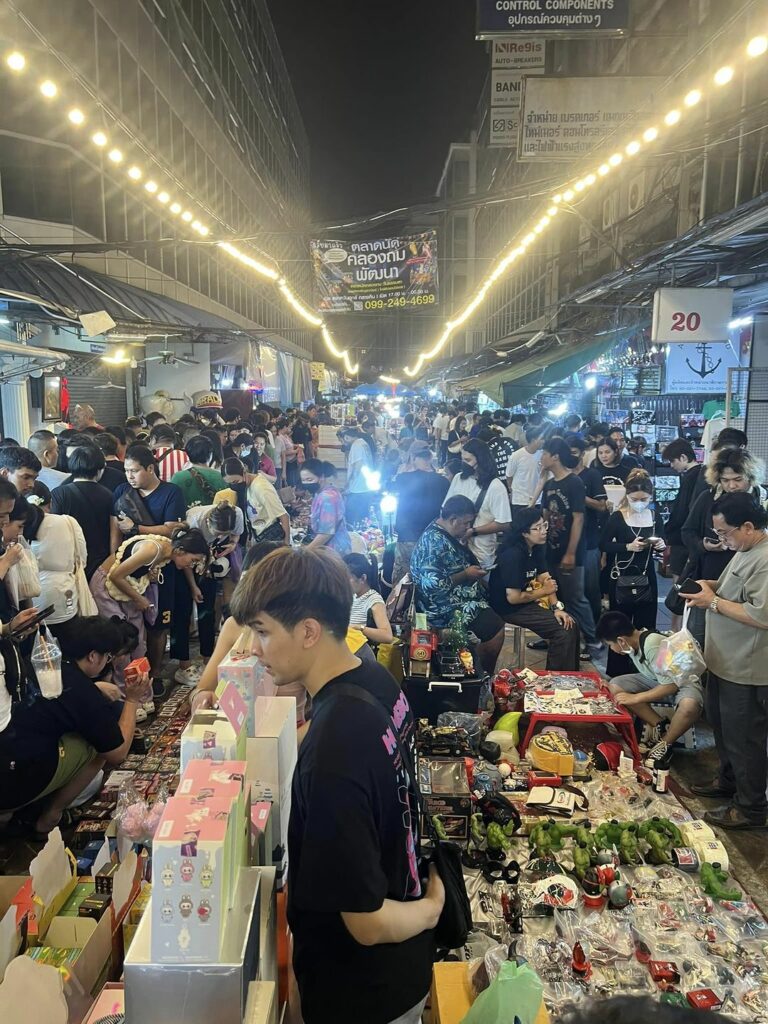 Khlong Thom (คลองถม) Center & Night Market